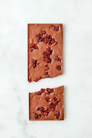 Qantu Pirua Peru 45% Milk Chocolate with black walnut & cranberries ...